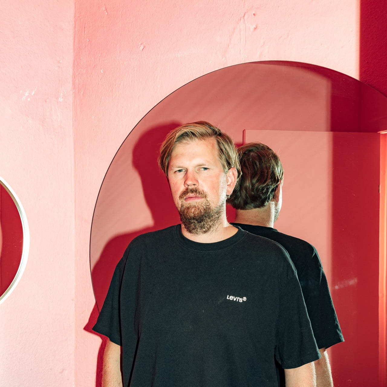 PREMIERE: Sommerfeldt feat. Sigmund Floyd - Colours