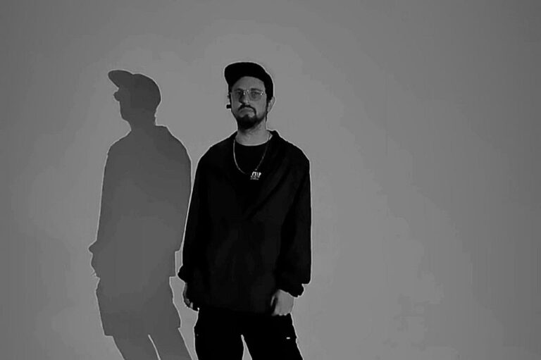 PREMIERE: Stephen Disario - Lights Down Under