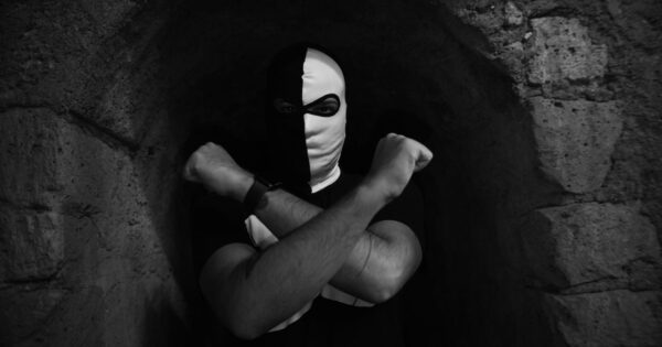 PREMIERE: Dstm - Troubled Seasons