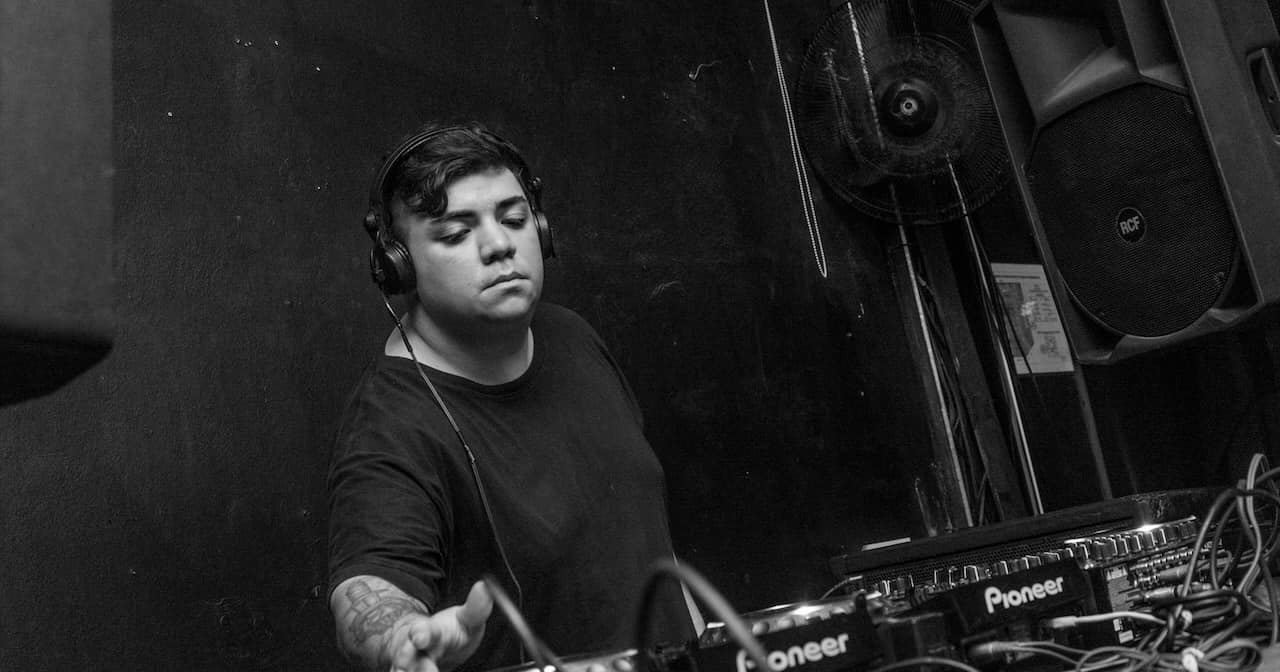 PREMIERE: Gresil - Noche Negra